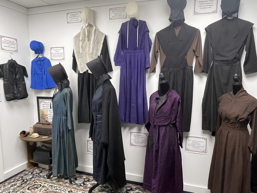 Geauga Amish History Center F.n.a Geauga Amish Historical Library ...